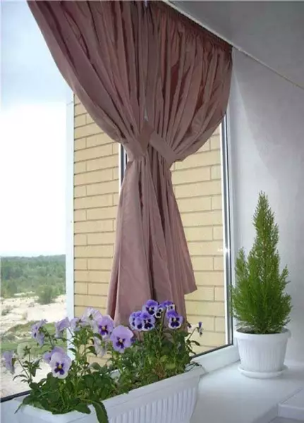 阳台上的窗帘：想法和照片 16479_17