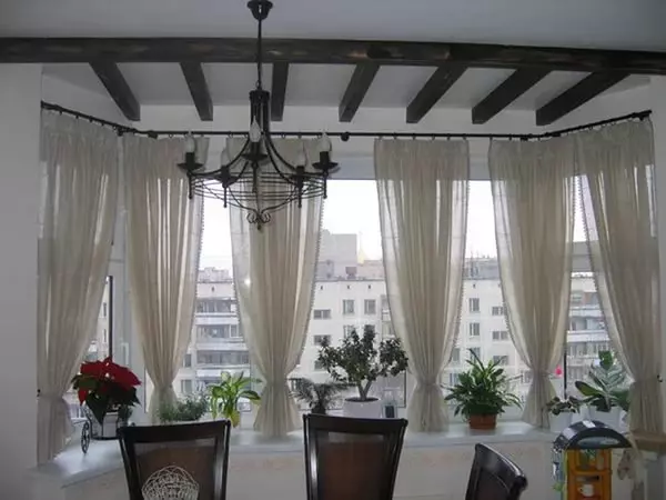 Curtains on the balcony: ideas and photos 16479_9