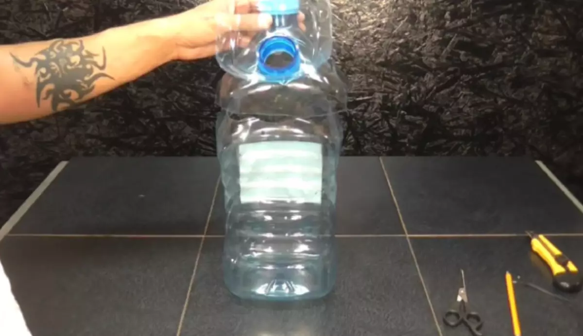 تكييف الهواء من زجاجات بلاستيكية بأيديهم 1742_4