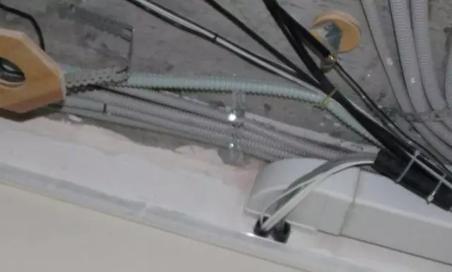 Kabel ing sangisore leaning tension: ndandani, panggantos, instalasi ing ngisor lampu
