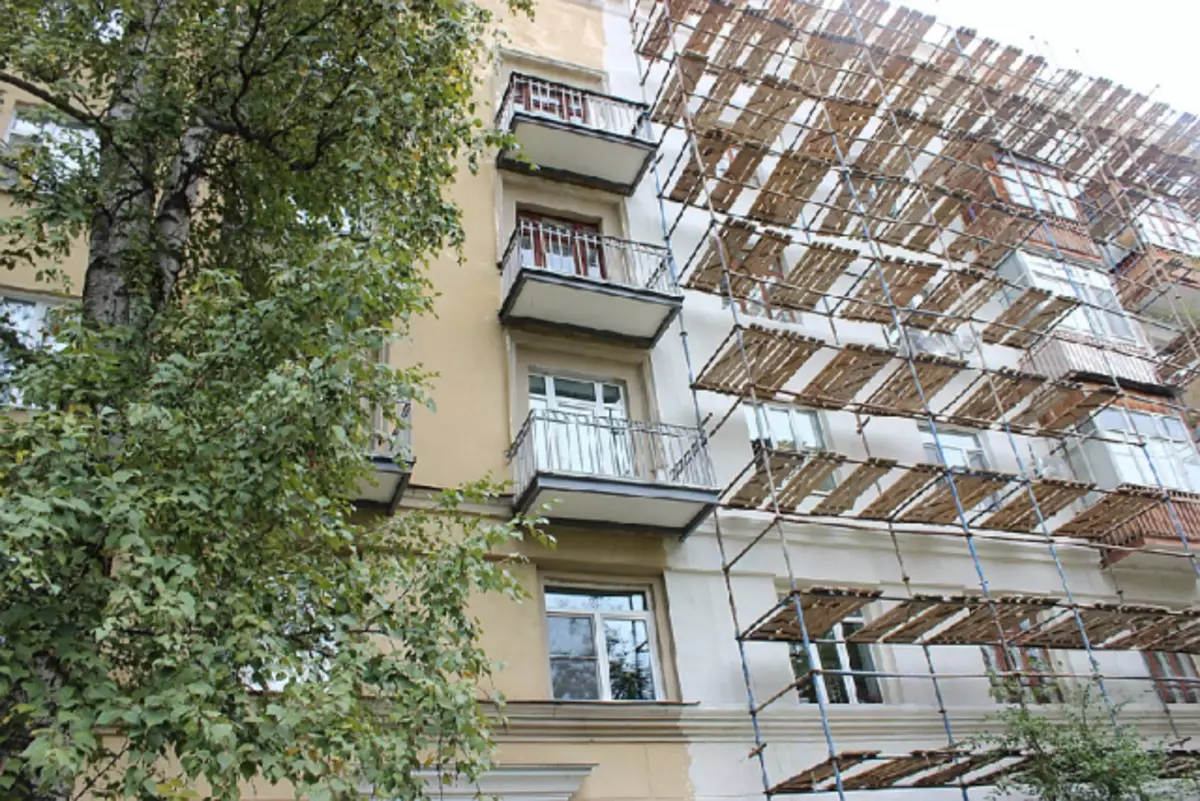 Repair of the facade of an apartment building