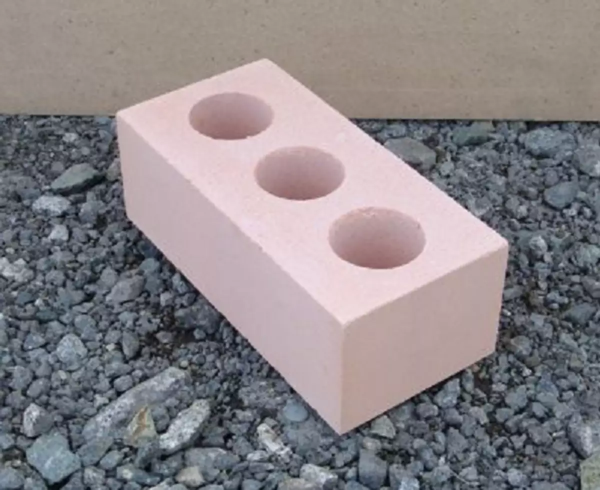 Ano ang brick ay mas mahusay na silicate o ceramic. 2210_4