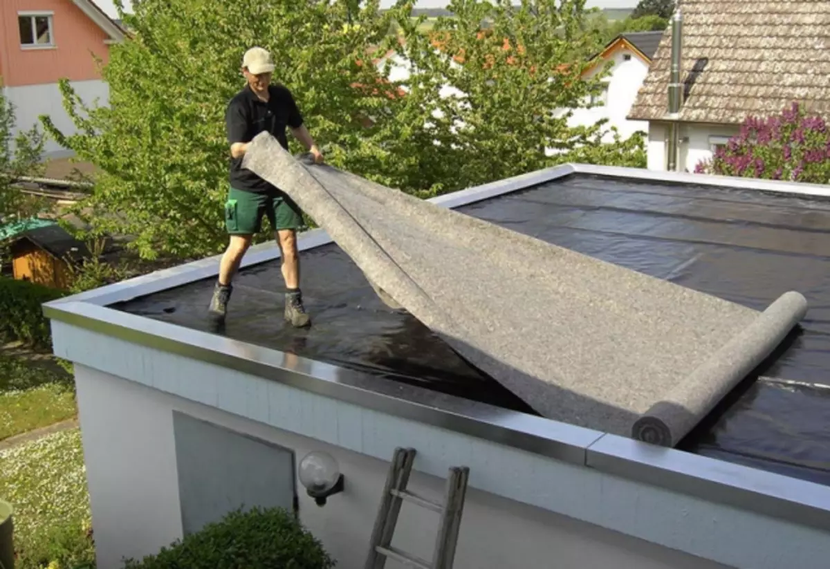 WATERPROOFING nan yon do-kay plat nan kay la: aparèy ak enstalasyon ak pwòp men ou