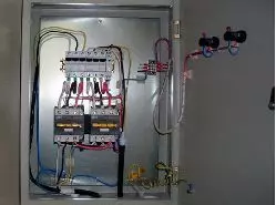 Conexión al generador eléctrico.