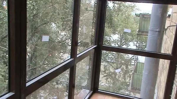 Glazen balkon in Khrushschev-foto, video 3827_1