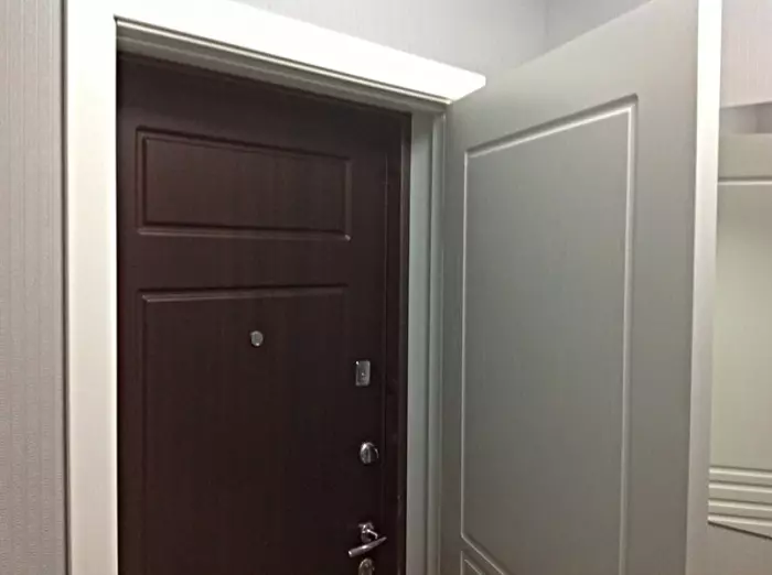 Portas de entrada de metal na casa de madeira 3922_8