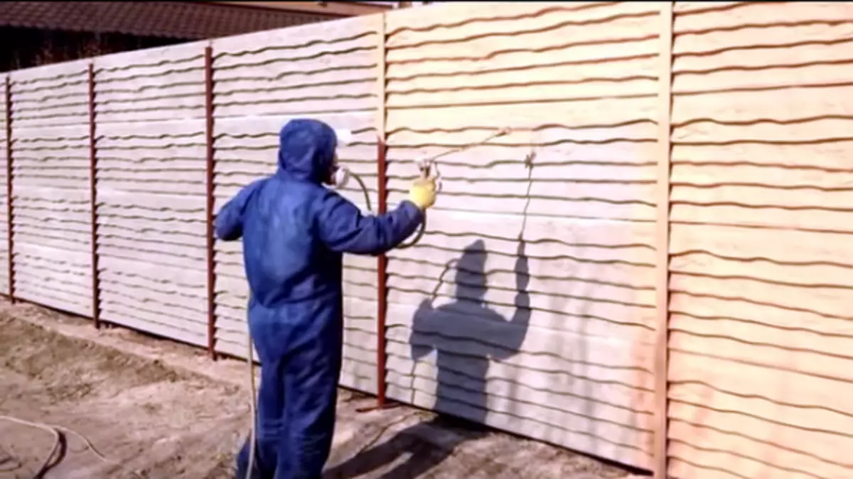 Beton çitin boyama