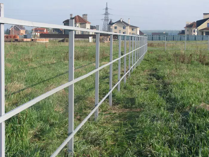 Как да конкретни полюси за оградата 4071_5
