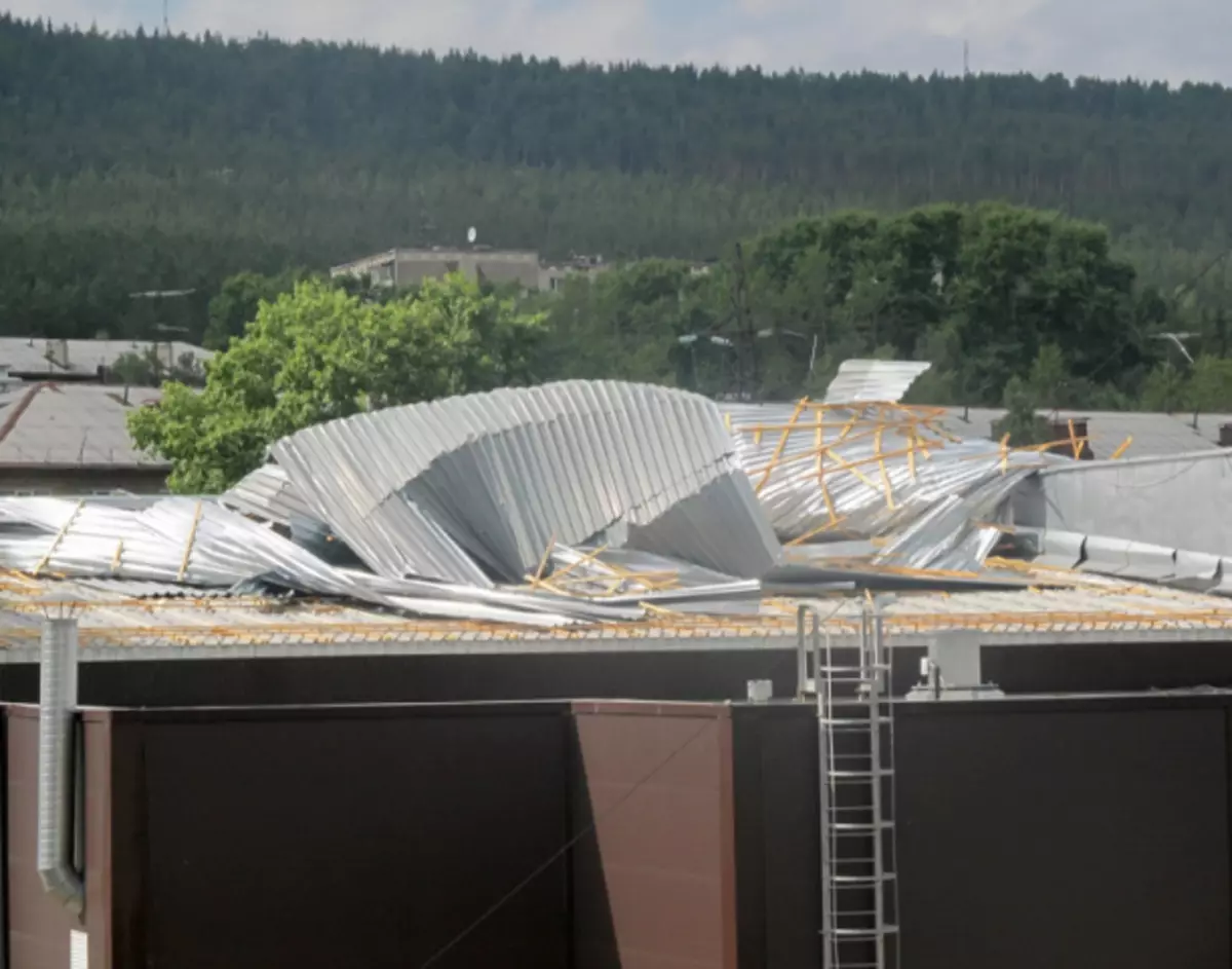 Piso profissional e telha de metal: o que é melhor para o telhado