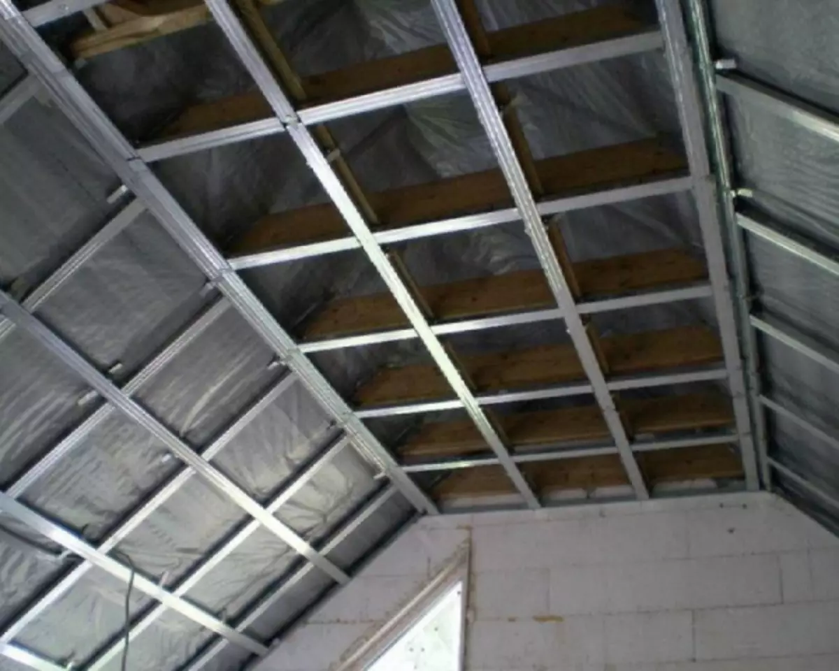 Tinatapos ang plywood attic: Mga kalamangan at kahinaan, larawan