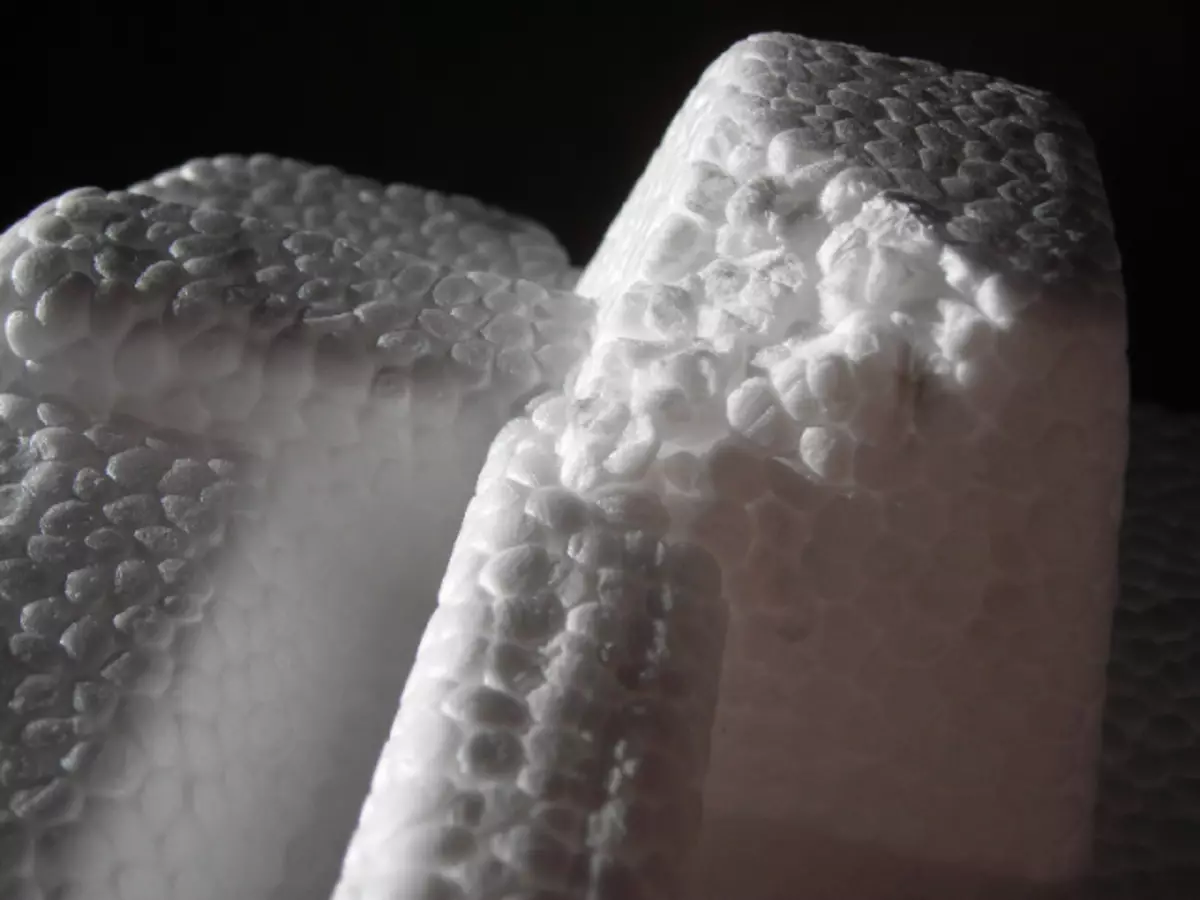 Polyfoam kuma fadada polystyrene: bambance-bambance, menene bambanci da ya fi kyau