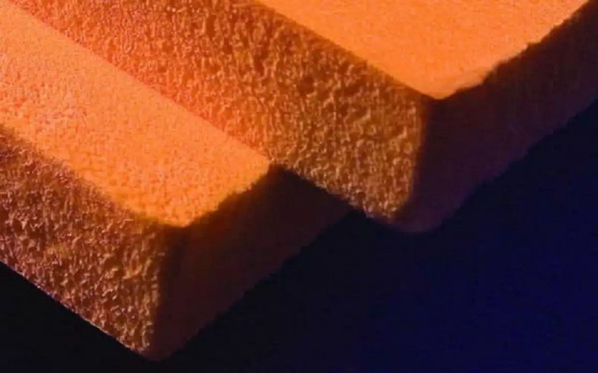 Polyfoam và polystyrene mở rộng: Sự khác biệt, sự khác biệt mà ấm hơn là gì tốt hơn