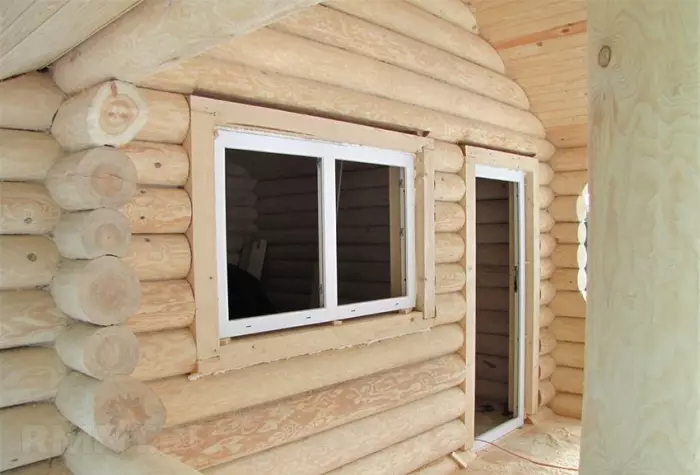 在一個木房子里安裝塑料窗 4441_2
