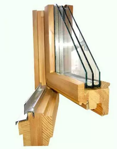 Pemasangan jendela kayu