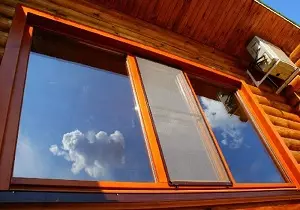 Lắp đặt một cửa sổ bằng gỗ