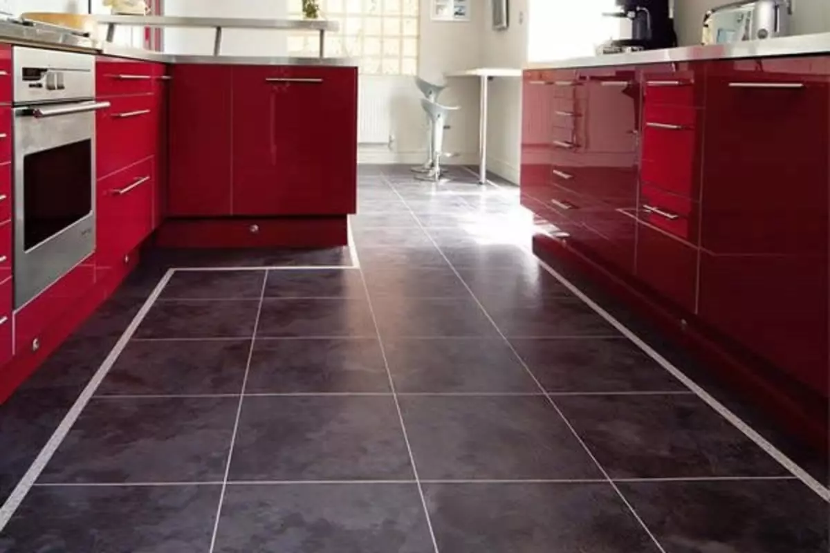 Laminate munsi ya tile: Ikigo, Quartzinyl, Amazi