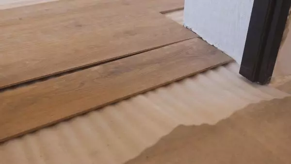 출입구 마감재 : 당신의 손으로 바닥에 바닥을 넣는 법