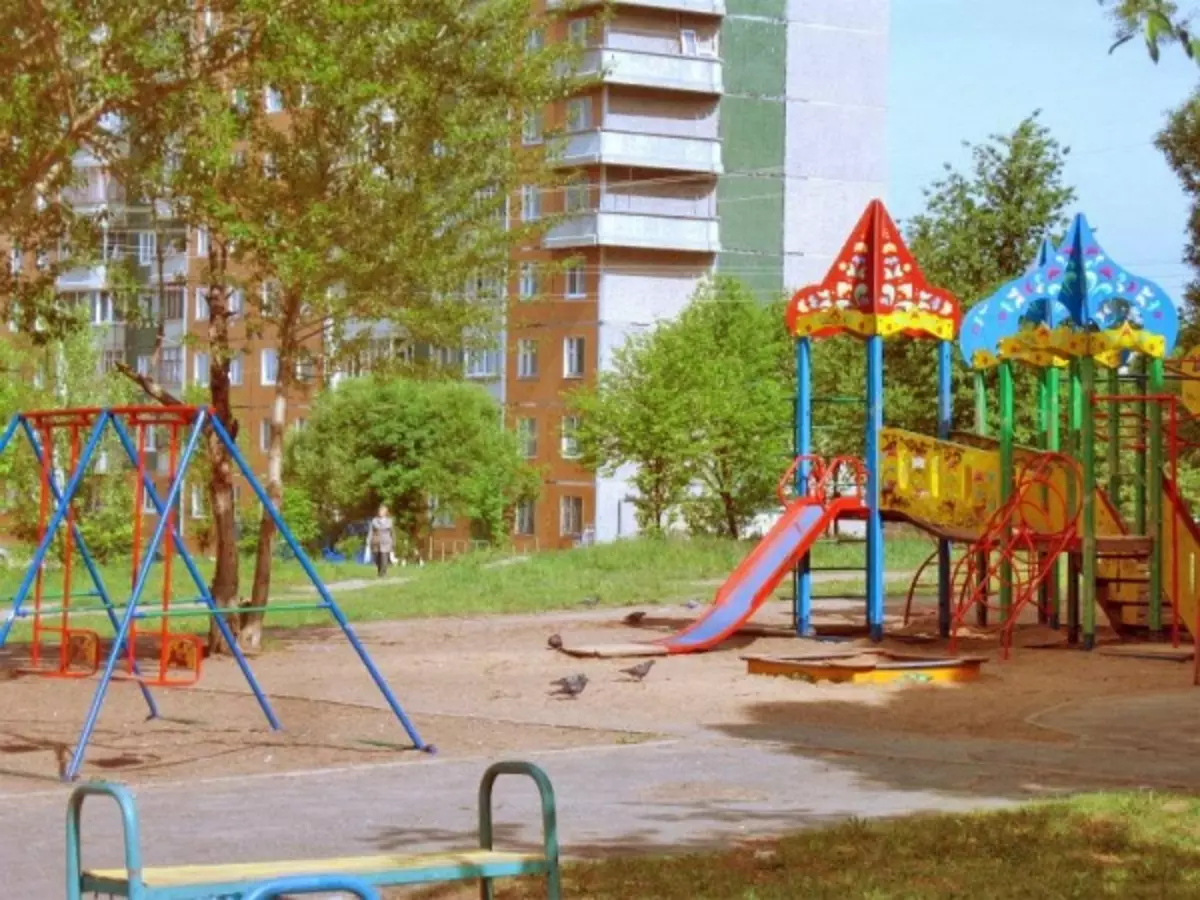 Qui ha d'instal·lar parcs infantils al pati d'un edifici de gran alçada, Sanpin + Foto 454_8