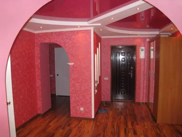 Sträcktak i korridoren: lång, fyrkantig, smal och g-formad