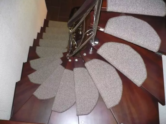 Stair Finishing Carpet: Fastening ტექნოლოგია, ფოტო