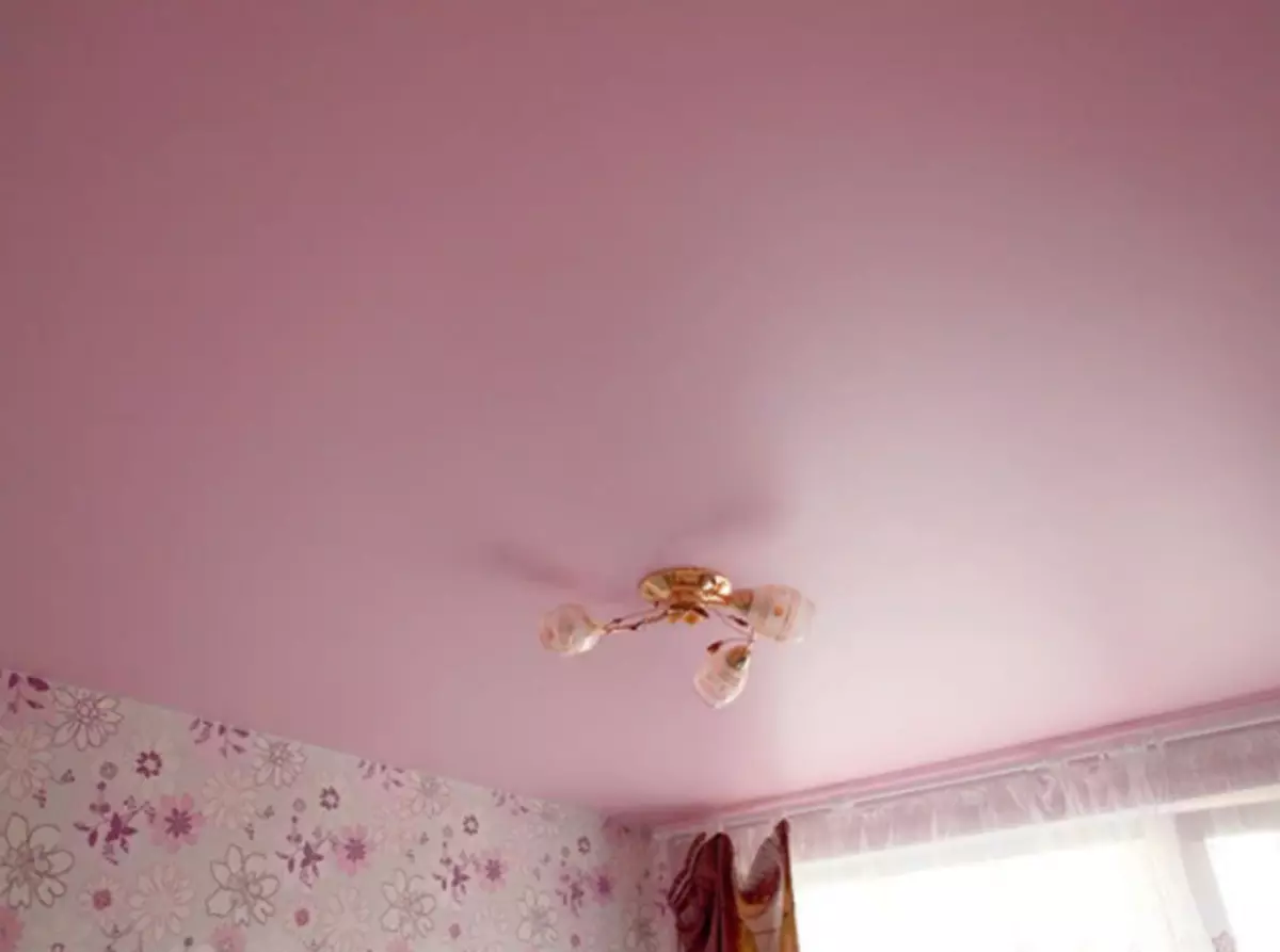 Pink Teygja Ceiling: Mynd í innri