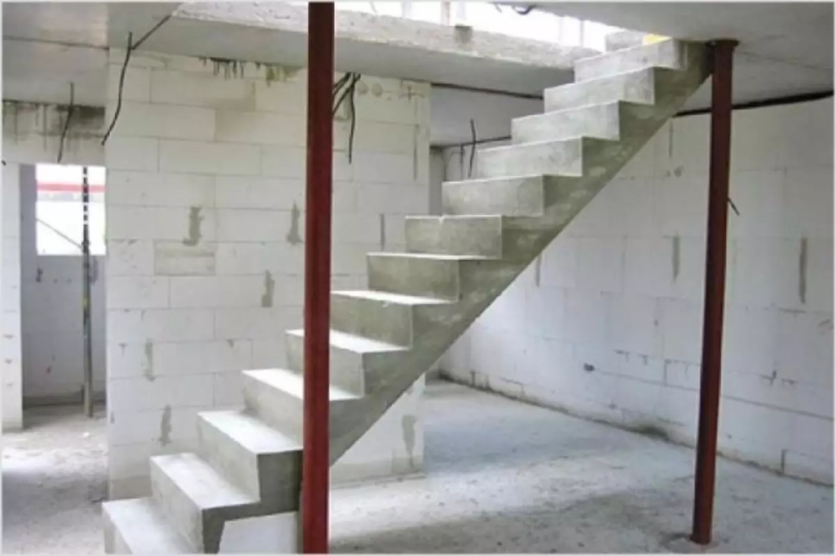 Zaključna lestev Laminat: Leseni, kovinski in beton