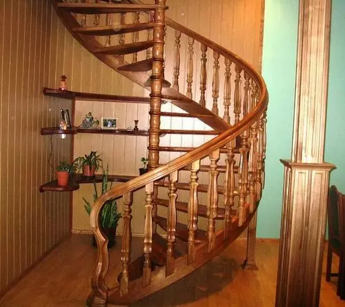 Staircase ya Spiral.