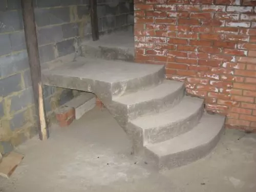 Pob Zeb Ua Staircase
