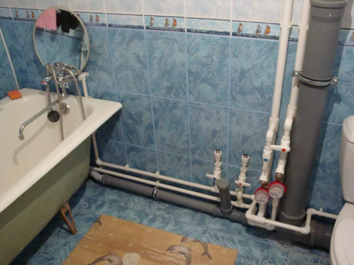 Di kamar mandi mengganti pipa 4773_8