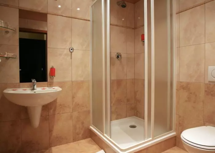 Eine Dusche-Ecke mit einer Palette installieren 4782_1