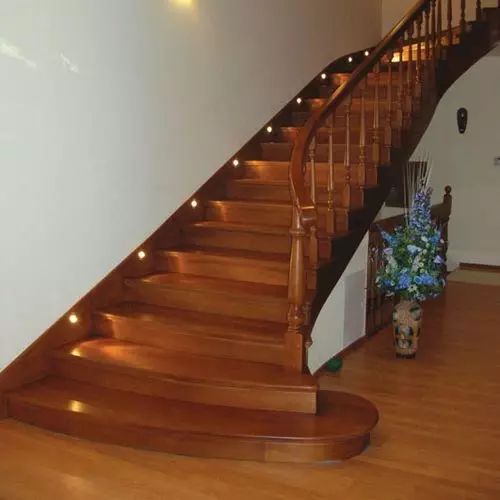 Stepenice za rasvjetu u privatnoj kući + fotografija 4802_3