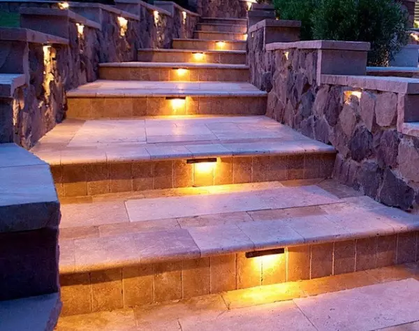 Escaleras de iluminación en casa privada + foto 4802_7