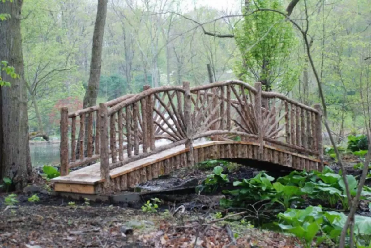 Dekorativ bro för trädgård: Hur man gör det själv, foto