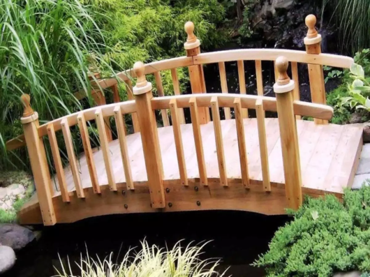 Ponte decorativo per giardino: come farsi da solo, foto