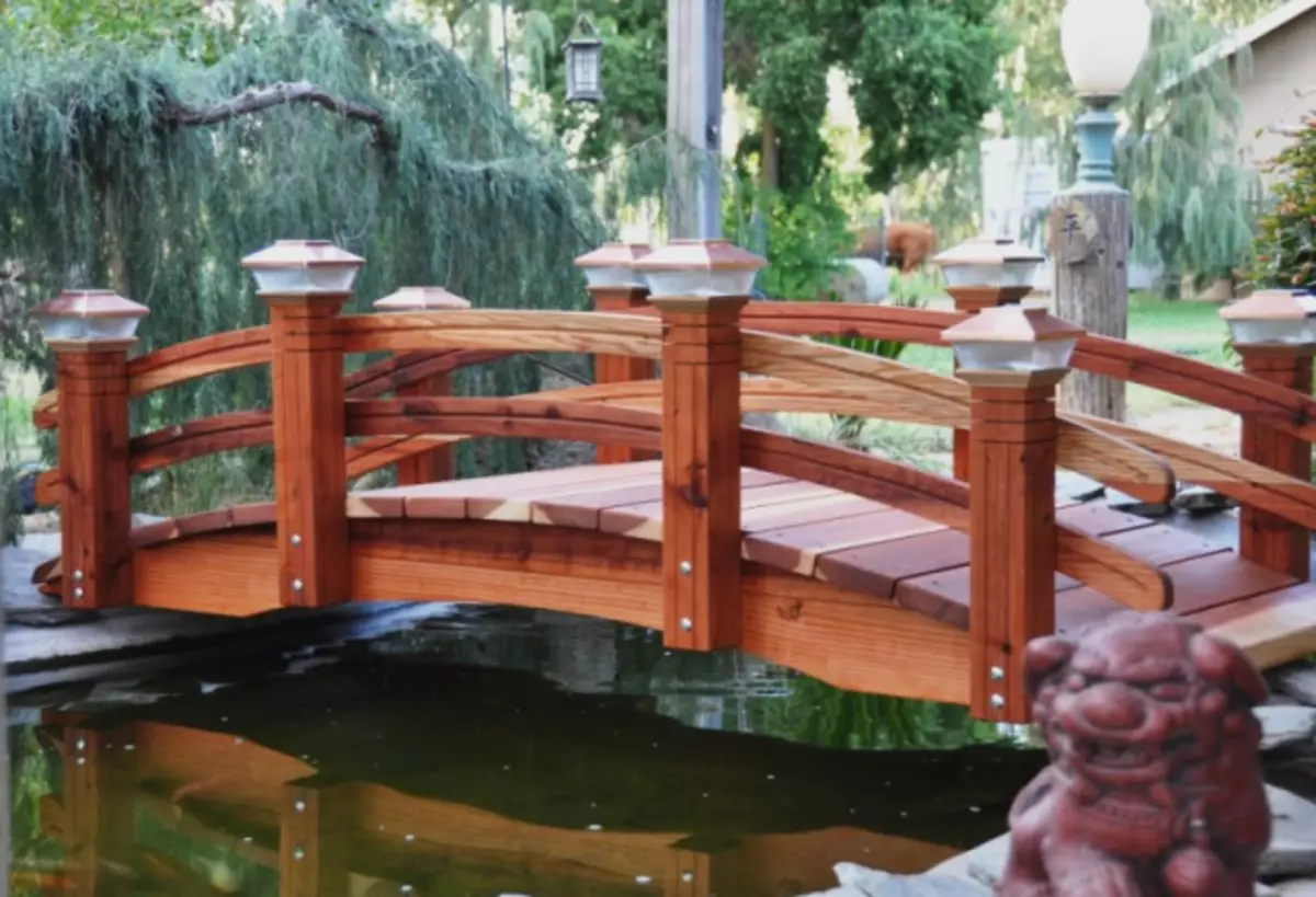 Dekorative Brücke für Garten: Wie man es selbst macht, Foto