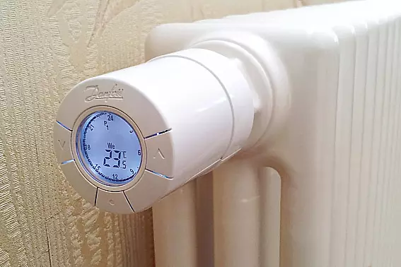Temperatuur reguleerder vir verwarming radiator 4954_3