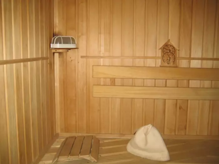 Giunsa paghimo ang usa ka mini sauna sa apartment sa imong kaugalingon nga mga kamot: Mga panudlo ug mga litrato sa Sauna sa apartment 497_14