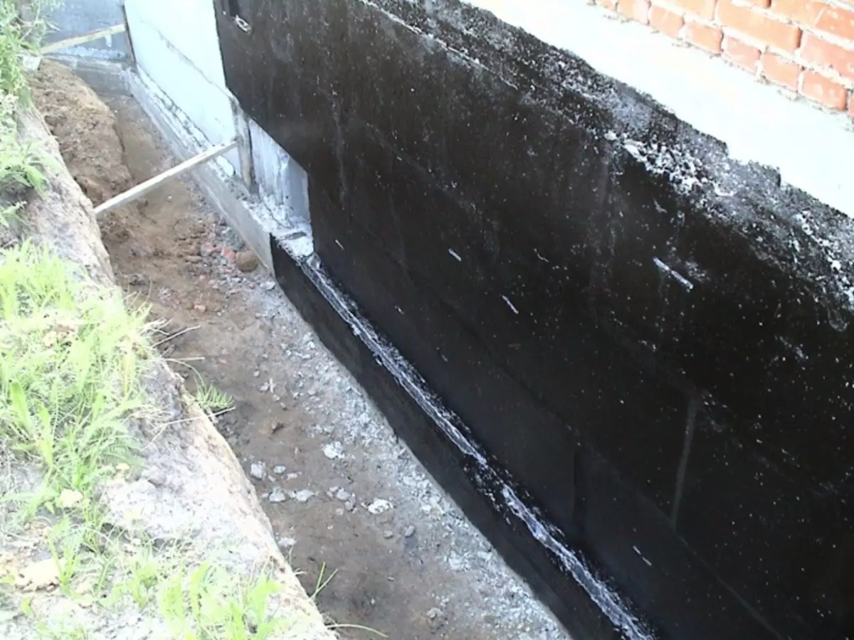 Horizontal waterproofing foundation. 5109_8