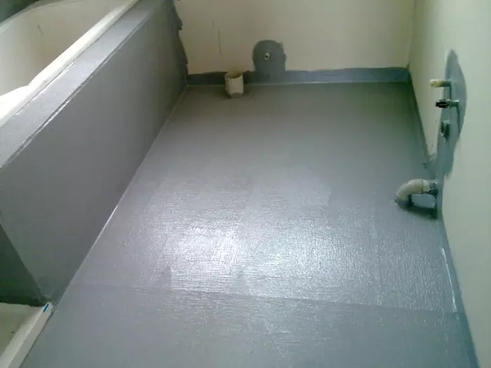 Зробити підлогу у ванній приватного будинку 5485_9