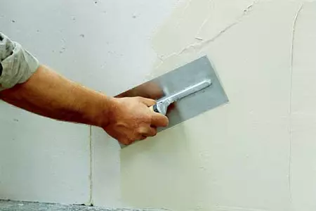Plastering plasterboard