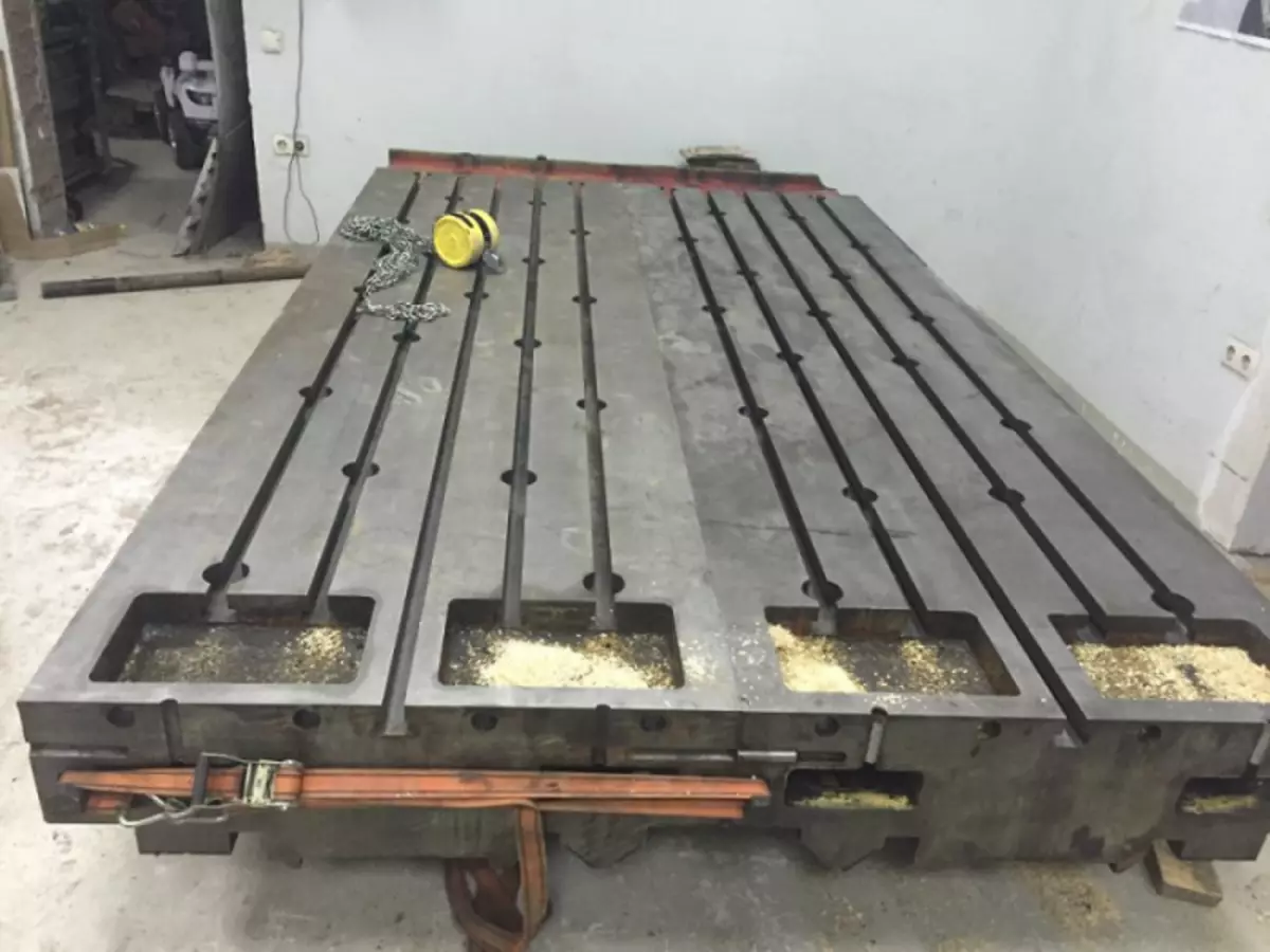 Welding Table. 5986_4