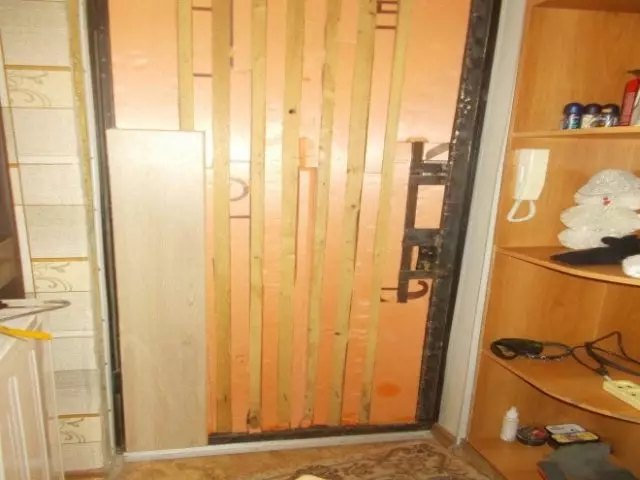איך מחסה את הדלת לרבד: גימור מלא, מדרונות עם הידיים שלהם תמונות בפנים