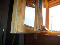 نافذة خشبية خشبية