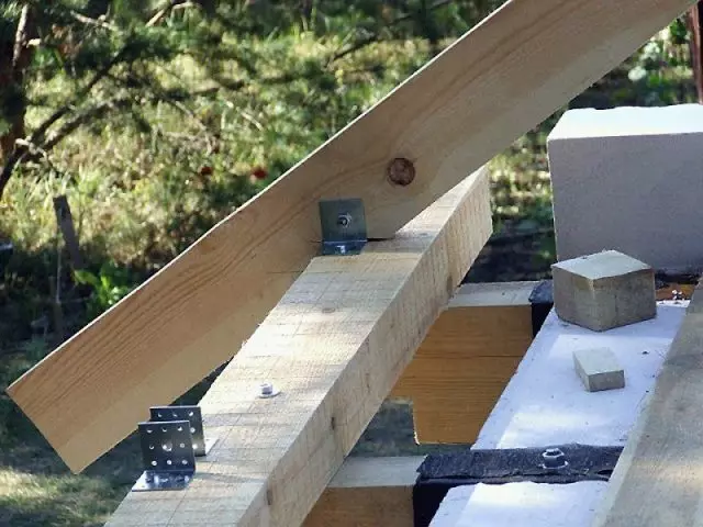 Cum se face un acoperiș pe Erker: Dispozitivul sistemului de rafturi, fotografie