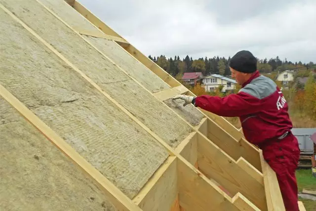 Hoe maak je een dak op de Erker: het apparaat van het Rafter-systeem, foto