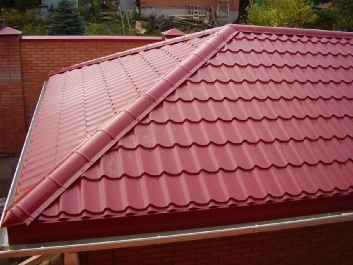 Waltová střecha z kovové dlaždice: úhel sklonu, doom, jak je namontován