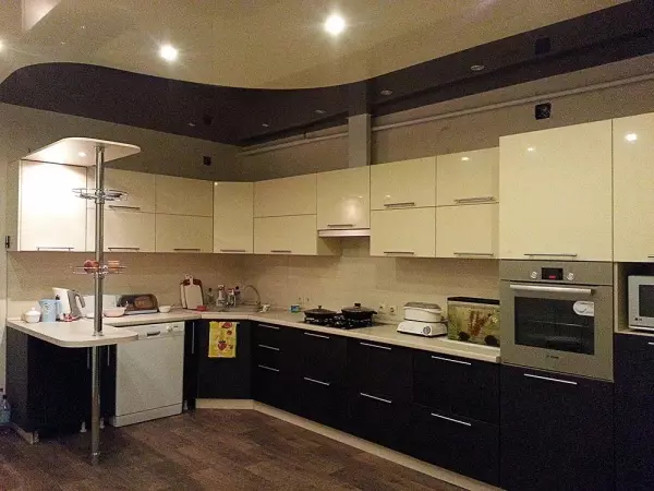 Kampinė virtuvė: modernus dizainas su nuotrauka 6844_5