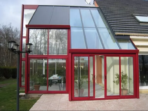 Staklo veranda, dodijeljena kući: Primjeri dizajna i interijera + fotografija 6876_2