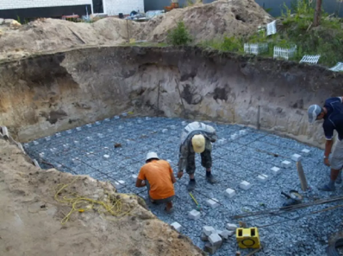 Будаўніцтва бетоннага басейна сваімі рукамі: пакрокавая інструкцыя, фота