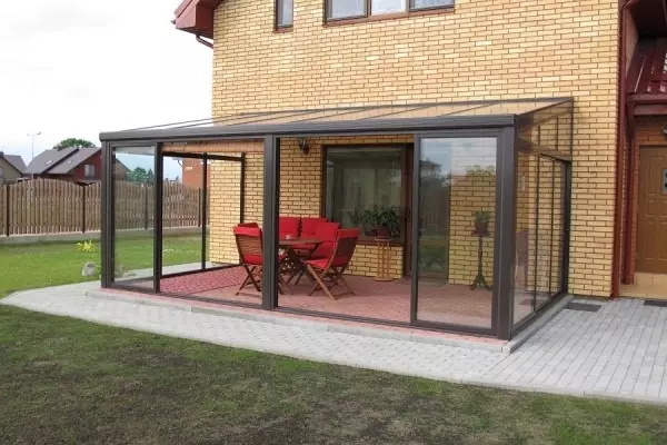 Jandela pikeun veranda sareng teras: lemes, ngageser, plastik, fleksibel, aluminium + poto 711_7